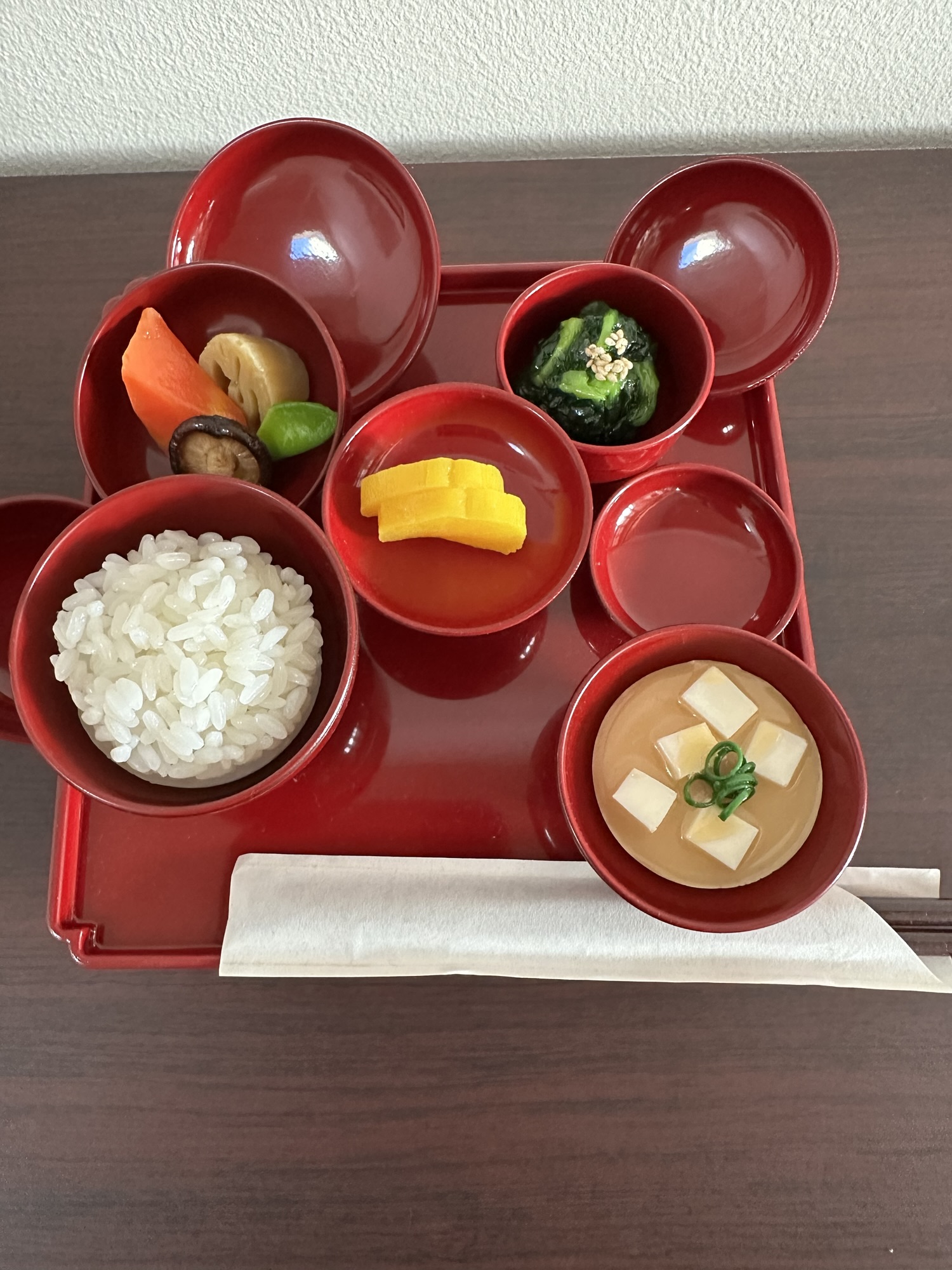 霊具膳（仏膳）を納品してきました。霊具膳はお盆や法要の時に使う仏様の食器セットです。