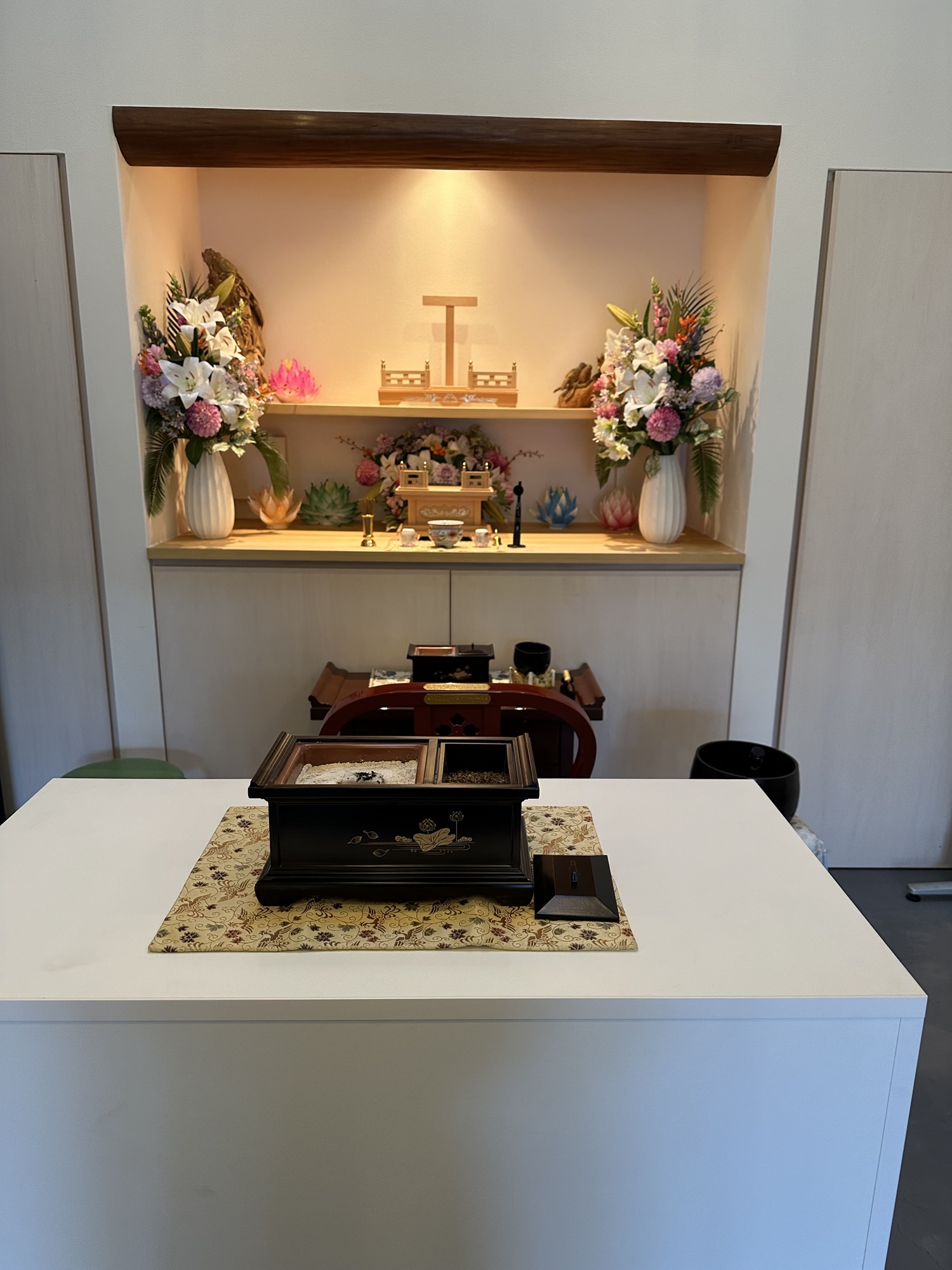 火葬した後、ご遺骨で骨葬（こつそう）可能です。のうこつした後でも初七日や49日供養可能です。